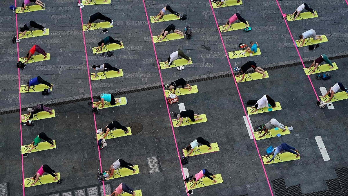 International Yoga Day 2021: Over 3,000 Yogis roll out mats at iconic ...