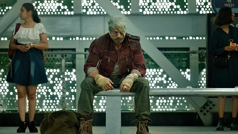 SRK's first look with bandaged face from 'Jawan' goes viral