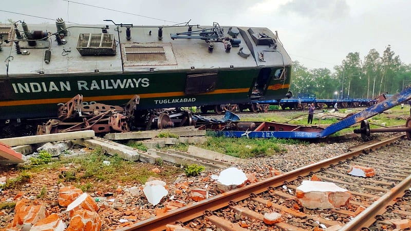 West Bengal Train Accident: Goods trains collide in Bankura, several ...