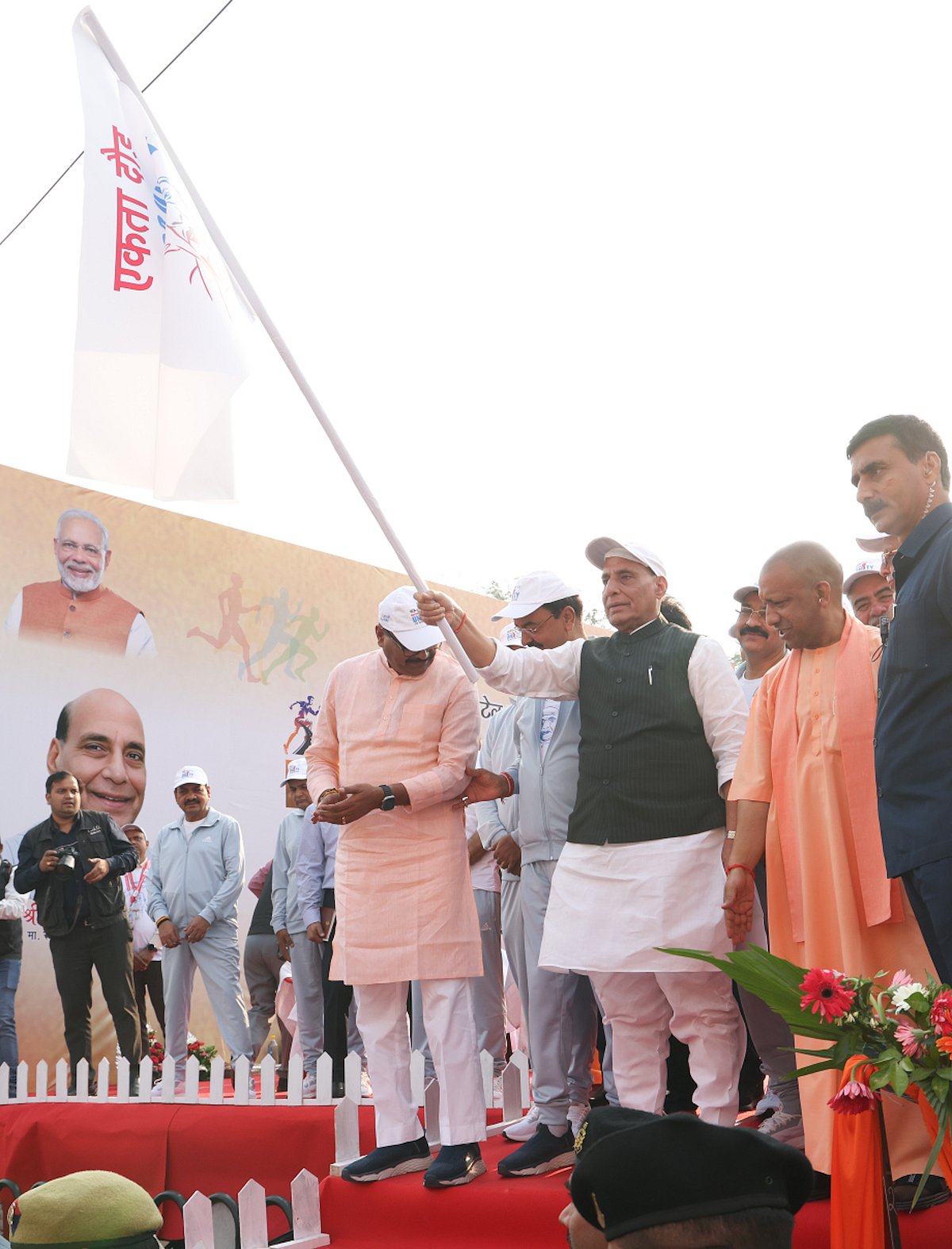 Defense Minister Rajnath Singh, UP CM Yogi Adityanath flag off ‘Run for ...