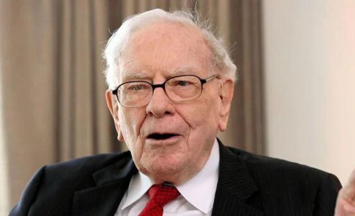 Warren Buffett steps aside, Berkshire faces life without its legend