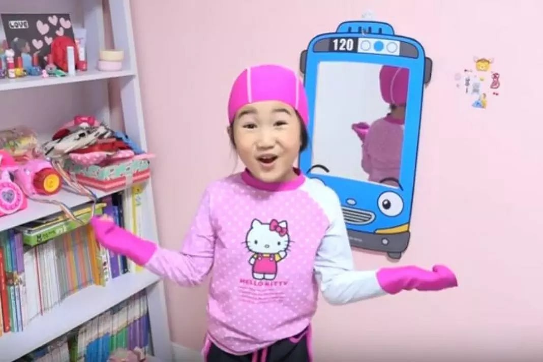 യൂ ട്യൂബില്‍ താരമായ ഈ കുഞ്ഞുമിടുക്കി സ്വന്തമാക്കിയത് 55 കോടിയുടെ വീട്