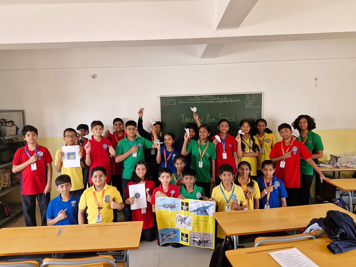 Sri Sri Ravishankar Vidya Mandir marks Air Force Day