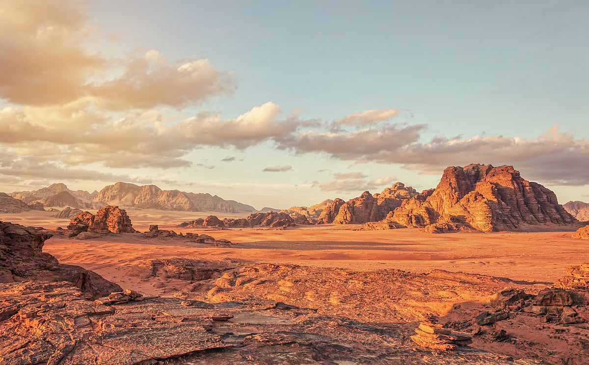 Why do stones in Jordan’s desert sound hollow when tapped?