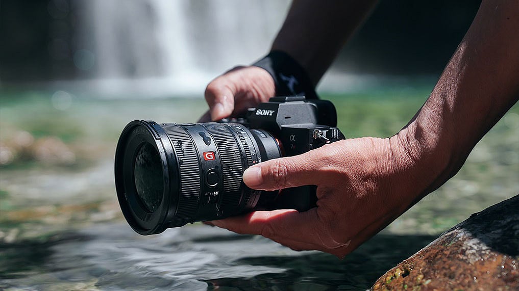 Sony Unveils World's Smallest And Lightest Wide-Angle Zoom Lens