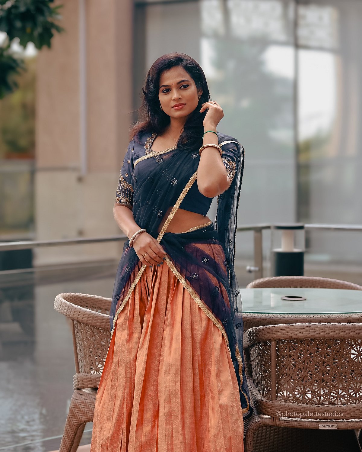 காந்தப் புன்னகை... ரம்யா பாண்டியன்!