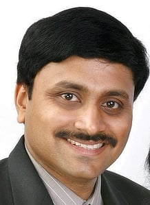 இந்திய செயற்கை பல்லியல் கழகத்தின் புதிய தலைவராக வி.ஆனந்த்குமாா் தோ்வு