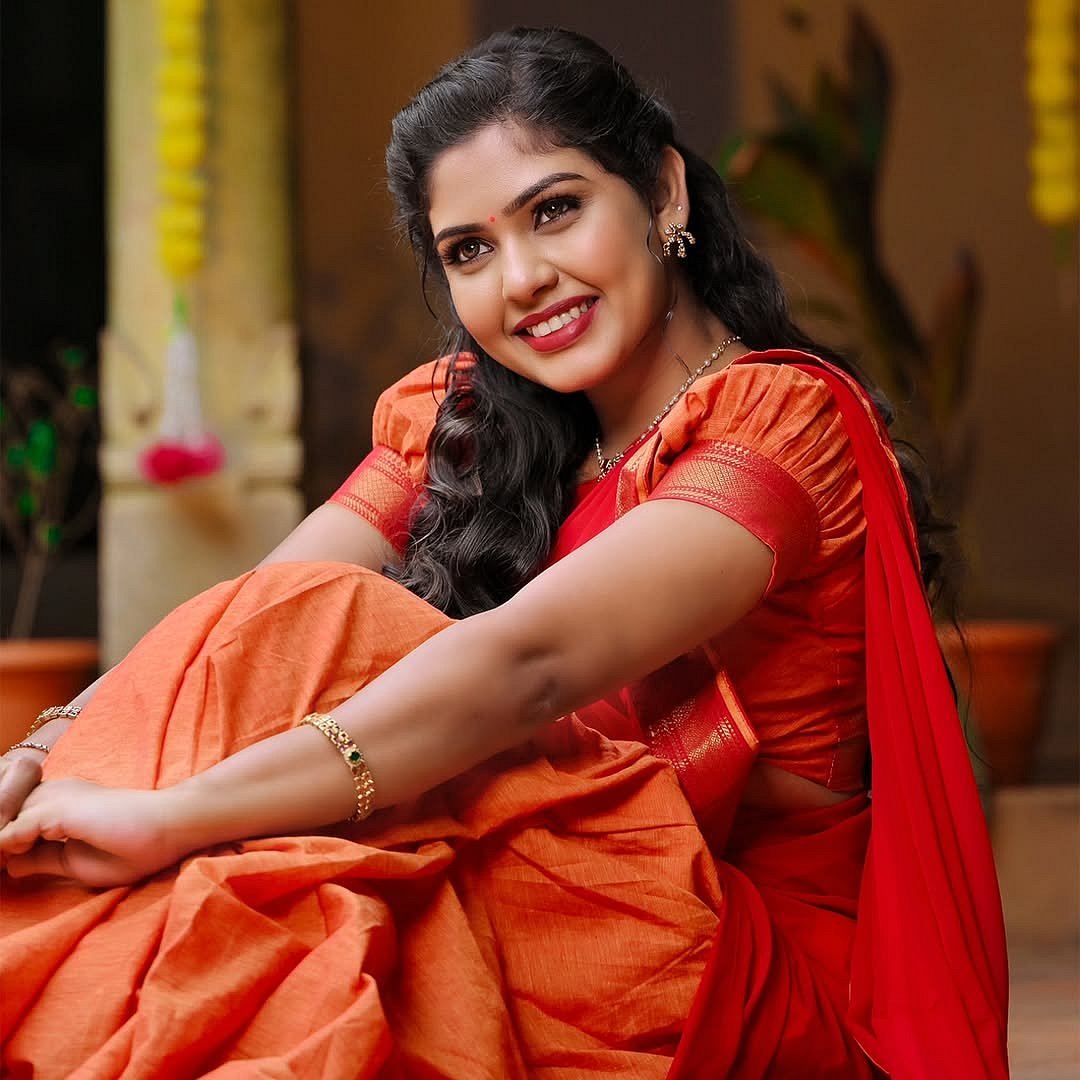 சிரிப்பில் எல்லாம் இருக்கு... ஹேமா!