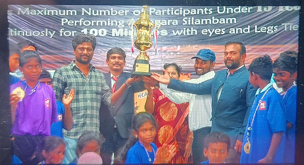 AKDR College students set world record