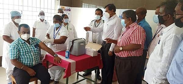 வாலாஜாபேட்டை தலைமை அரசு மருத்துவமனையில் தடுப்பூசி குறித்த மாதிரி ஒத்திகை