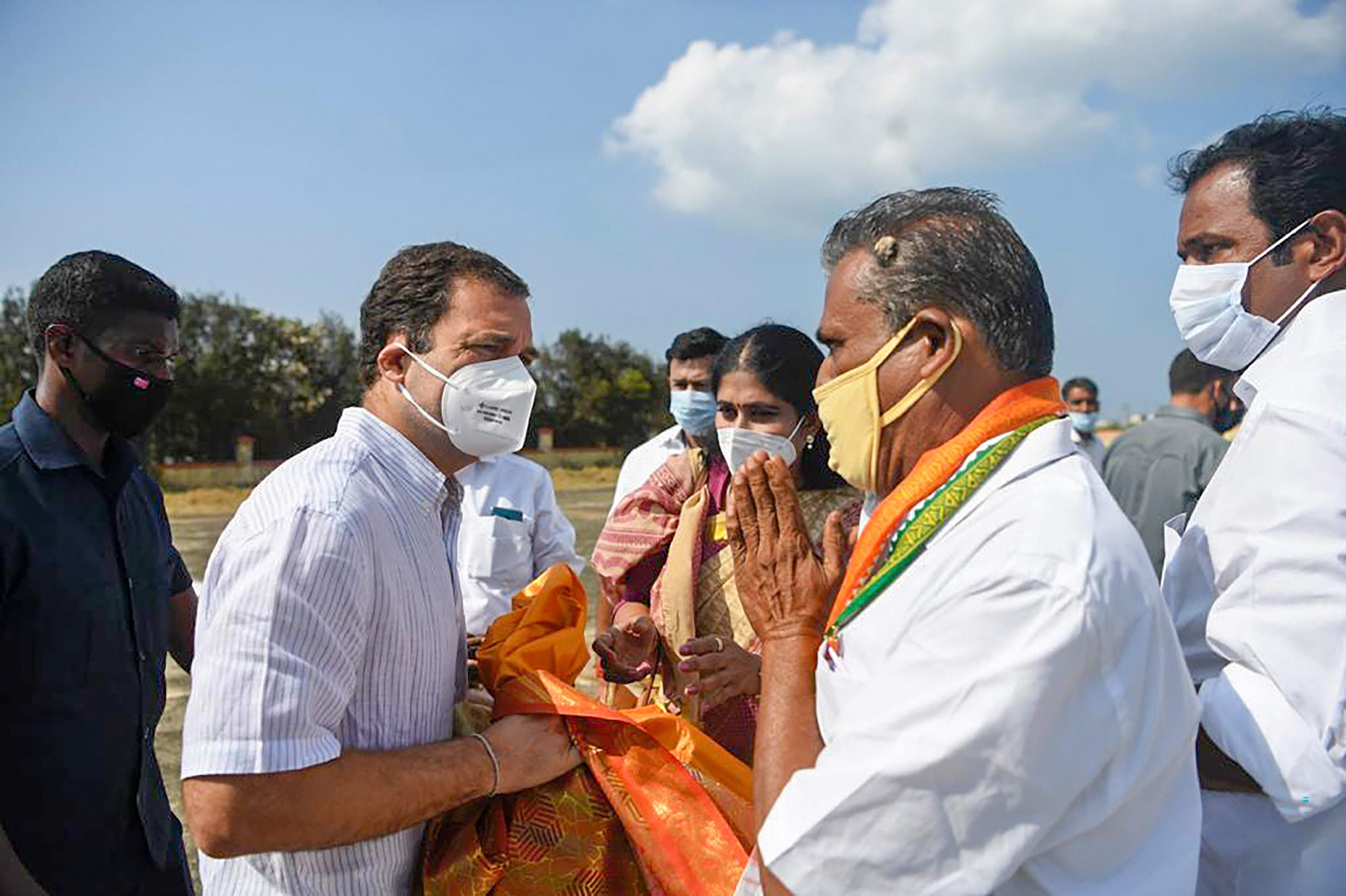 மோடி என்ன சொல்கிறாரோ அதையே பழனிசாமி செய்கிறார்: ராகுல்