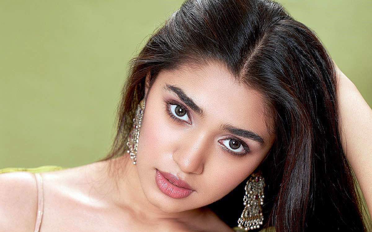 Keerthy Shetty glows like an angel