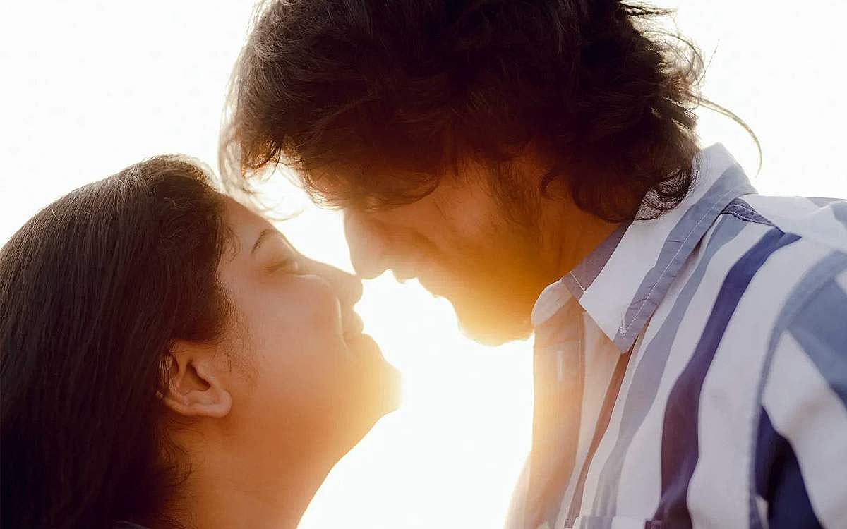 manjima mohan gowtham karthick romantic photos