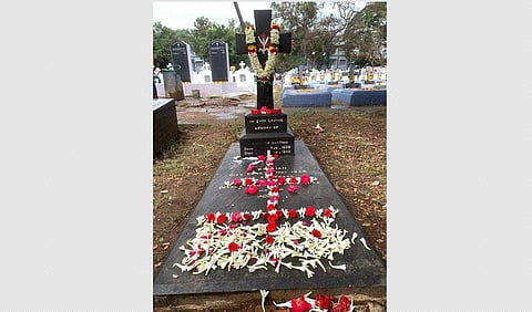 கோவையில் கல்லறை திருநாள்: அனைத்து கல்லறை தோட்டத்தில் சிறப்பு பிரார்த்தனை!