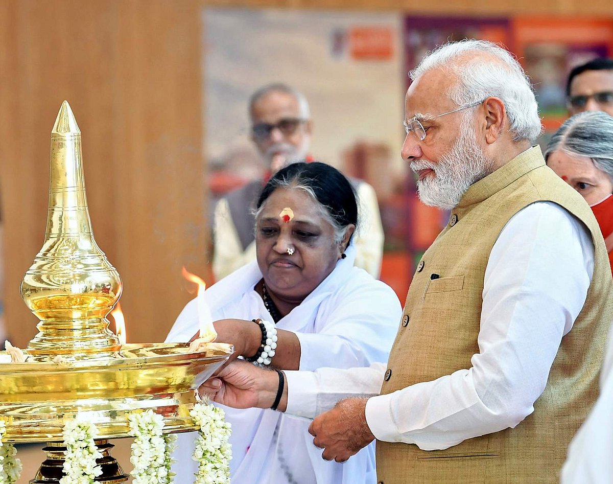 PM Narendra Modi lighting the lamp at the inauguration of the state of ...