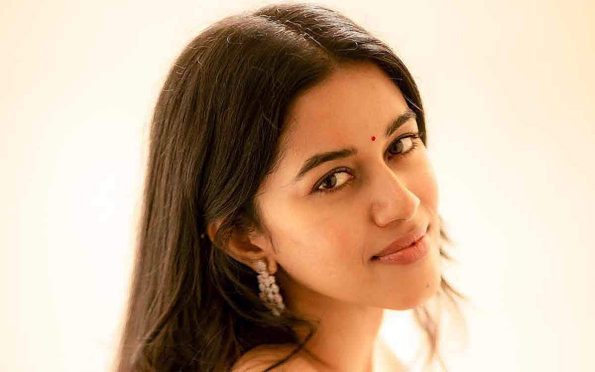 charmour girl Mrinalini Ravi