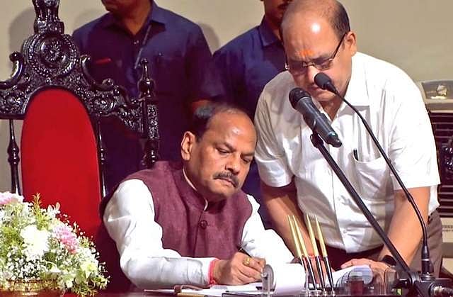 Raghubar Das sworn in as 26th Governor of Odisha