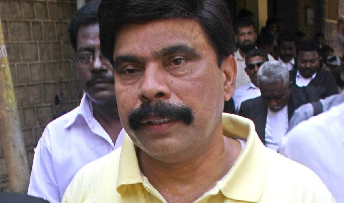 நடிகர் பவர் ஸ்டார் சீனிவாசனுக்கு பிடிவாரண்ட்