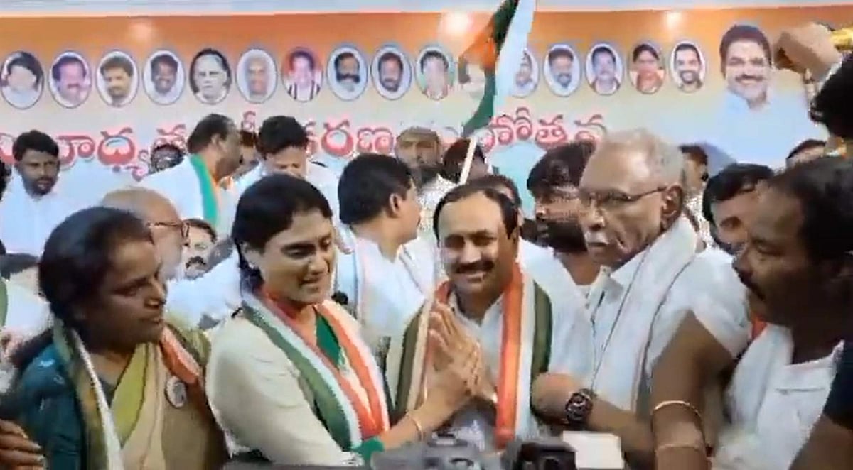 YS Sharmila assumes charge as Andhra Pradesh Congress Committee president
