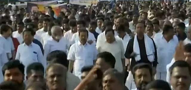 அண்ணா நினைவுநாள்: திமுக அமைதிப்பேரணி!