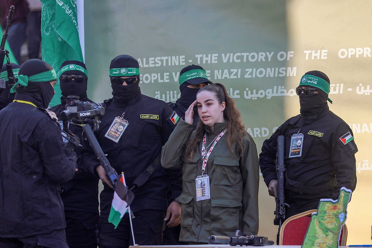 Mais três reféns israelitas libertados. Israel suspende libertação de ...