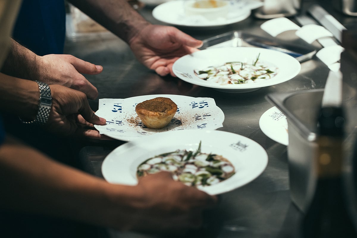 João Sá chega ao Mercado da Ribeira com pastel de nata salgado de ...