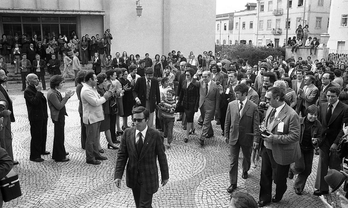 Revolução de Abril: Primeiras Eleições Livres em Portugal Celebradas ...