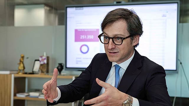 Imigração e Política: Rui Freitas Continua no Governo com Novas Diretrizes