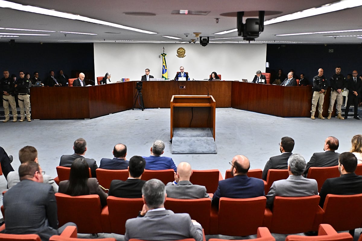 Primeiro juiz a votar considera Bolsonaro “culpado de golpe”