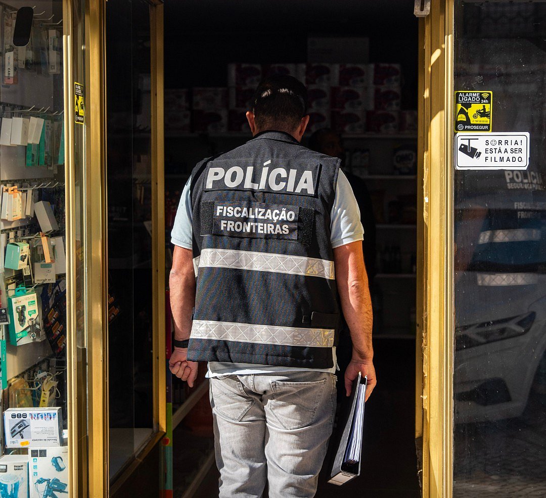 Pergunte ao Advogado: tenho ação judicial para pedido de residência ...