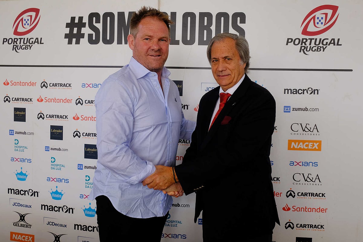 Simon Mannix. Um "All Black" no comando dos "entusiasmantes" lobos