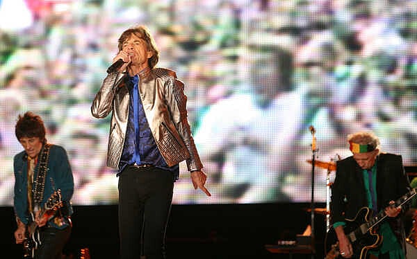 Morreu o jornalista Barry May, autor do primeiro artigo sobre os ...