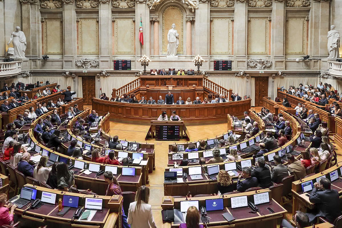 Parlamento aprova lei que define os 18 anos como idade mínima para casar