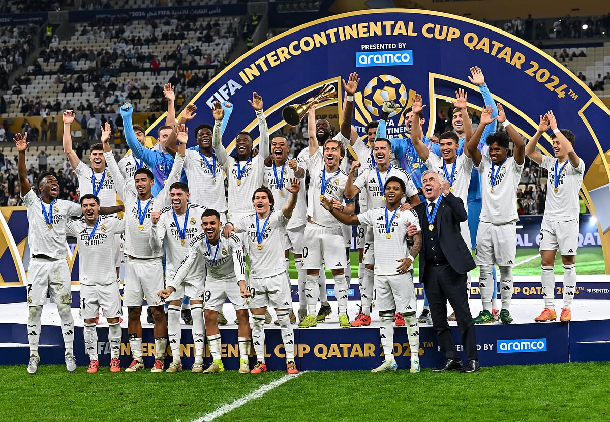 Real Madrid conquista Taça Intercontinental e Ancelotti faz história