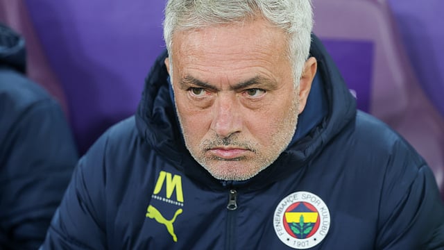 Quatro jogos de castigo para Mourinho após acusações de racismo