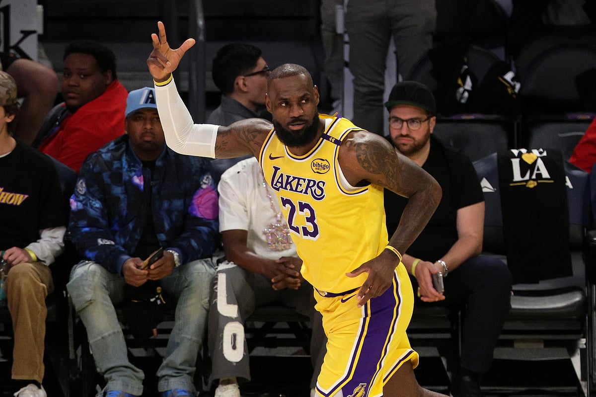 LeBron James torna-se o primeiro jogador a atingir os 50 mil pontos na ...