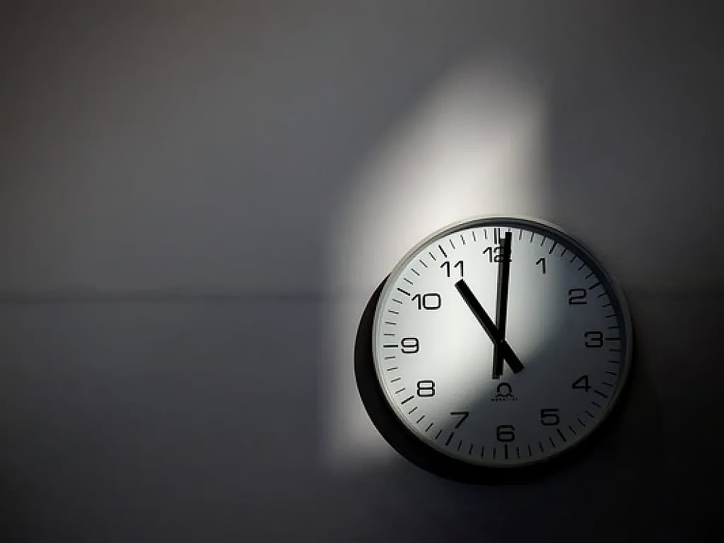 Mudança de Hora: Relógios em Portugal Avançam 1 Hora no Domingo, 30 de ...