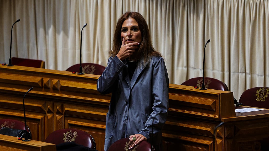 Aguiar-Branco pede inquérito a afirmações de deputada Isabel Moreira ...