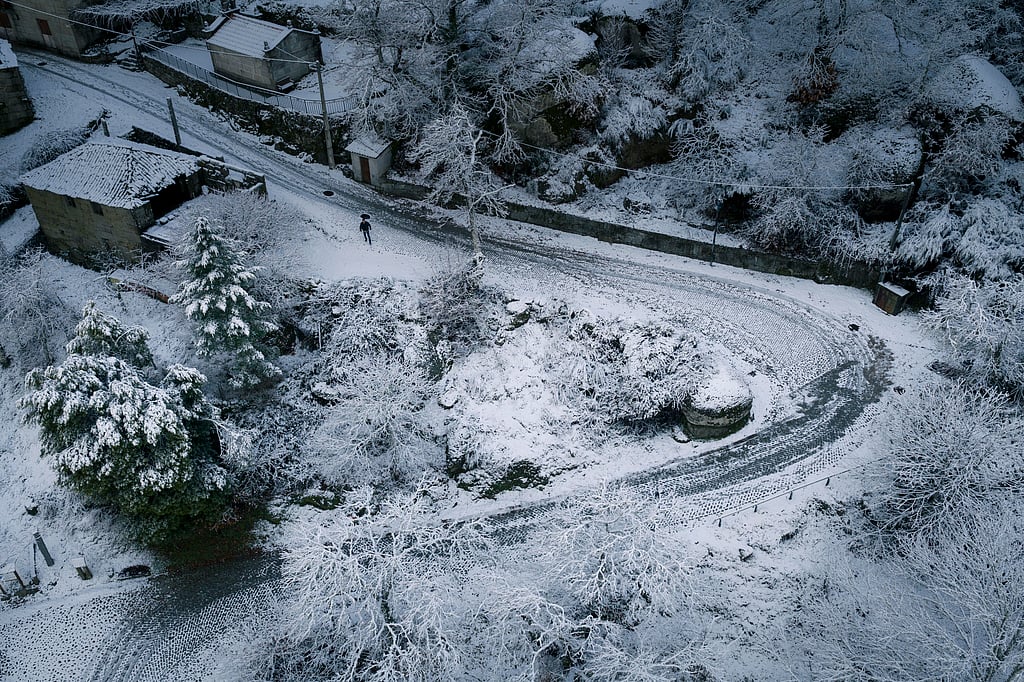 As imagens da neve em Portugal neste primeiro dia do inverno