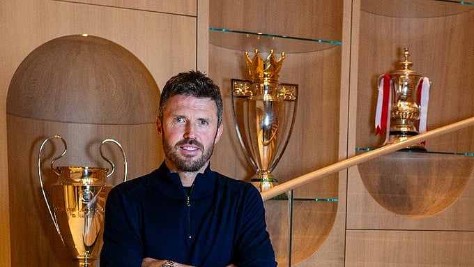 Michael Carrick assume comando do Manchester United até ao fim da época