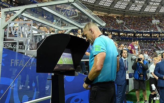 IFAB amplia uso do VAR e implementa novas regras para acelerar o futebol