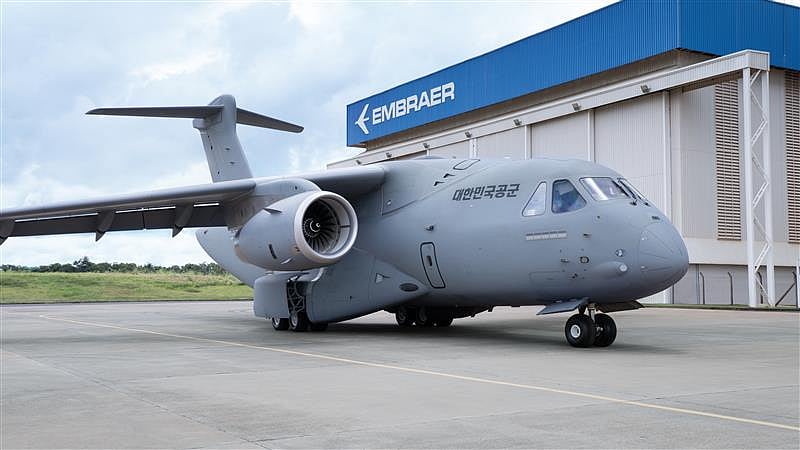 Embraer: Recorde de Receitas em 2025 Apesar de Queda de 47,9% nos Lucros