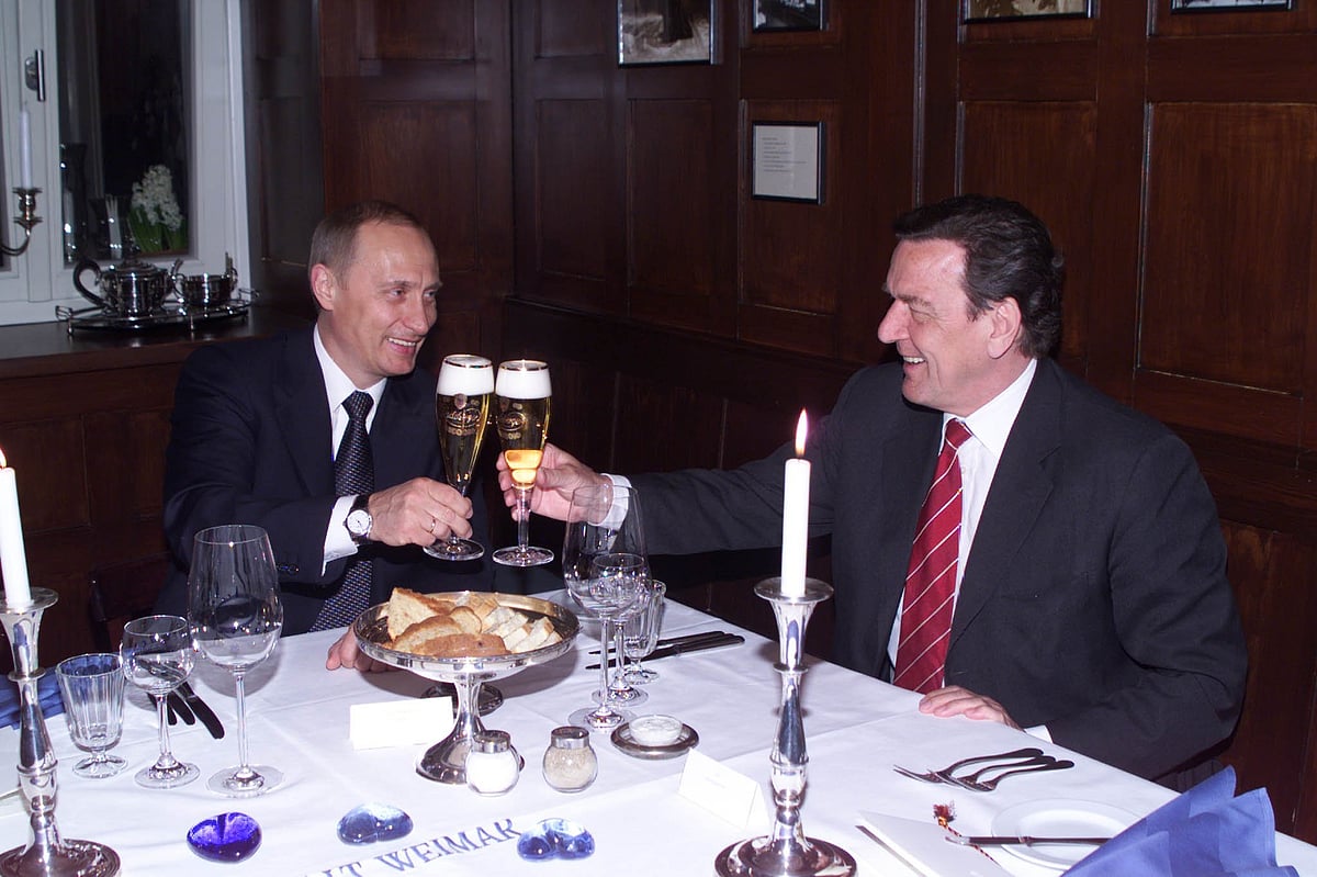 União Europeia veta Schröder, mas pondera falar com Rússia