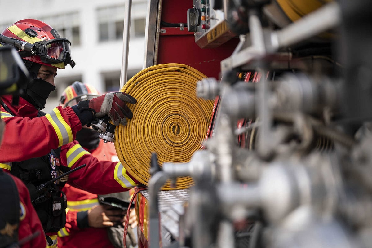 Explosão em fábrica faz dois feridos graves na zona industrial de Campo ...