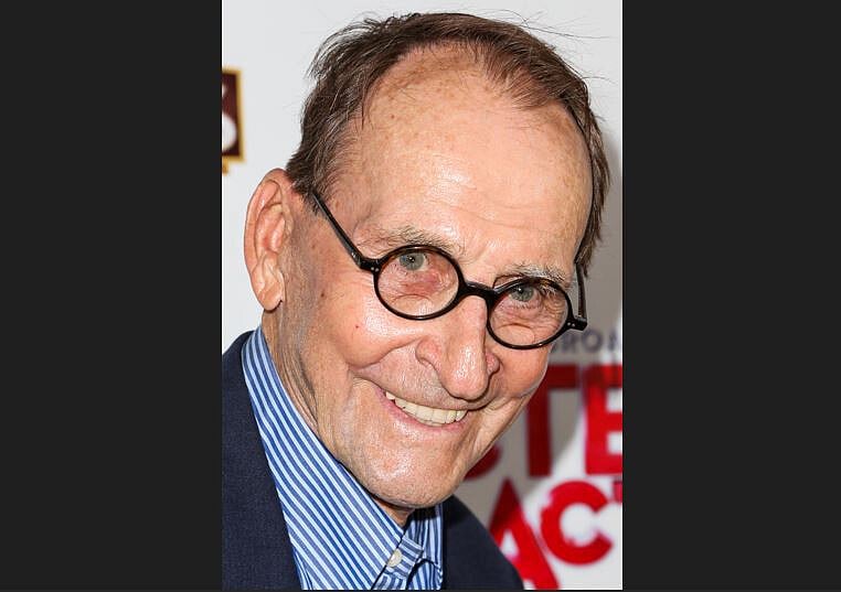 Morreu James B. Sikking, ator da série "A Balada de Hill Street"