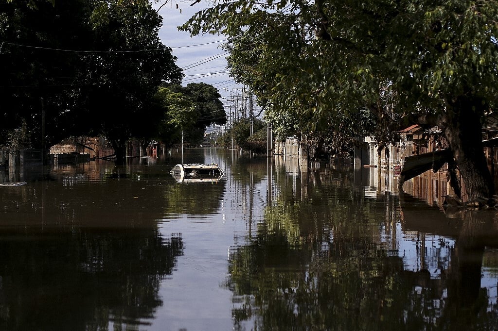 Resgatadas 82 666 pessoas e 12 215 animais das cheias no Brasil