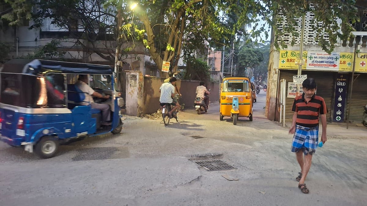 Chennai Citizen Connect: Manhole below road level makes Ellaiamman Koil ...