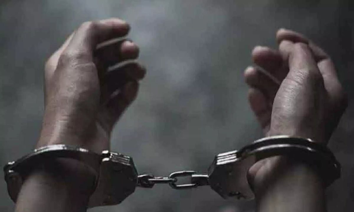 Courier Scam: Five held for posing as Mumbai police and cheating man ...
