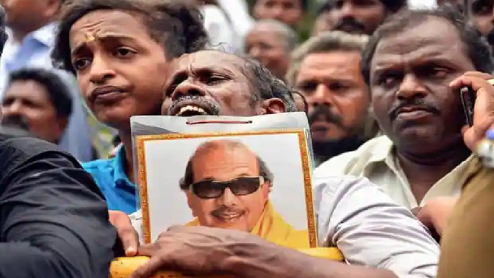 DMK goes on PR overdrive to defend Kalaignar ‘pen’ memorial