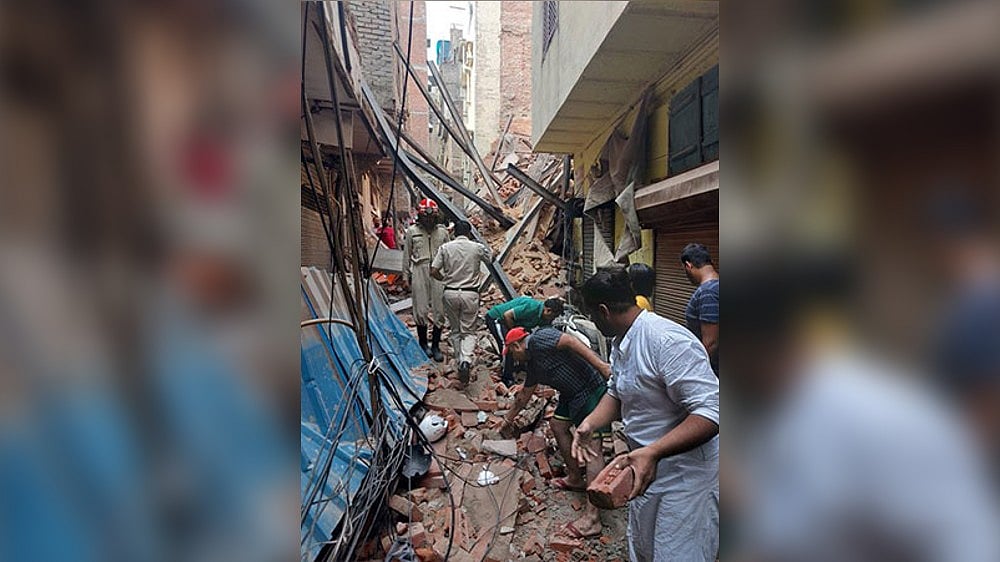 Delhi: 2 injured, 5 trapped under debris after building collapse